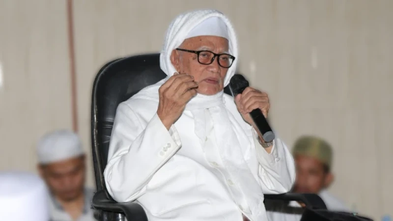 Inilah Profil Singkat KH M Anwar Manshur Lirboyo, Tokoh Pesantren yang ...