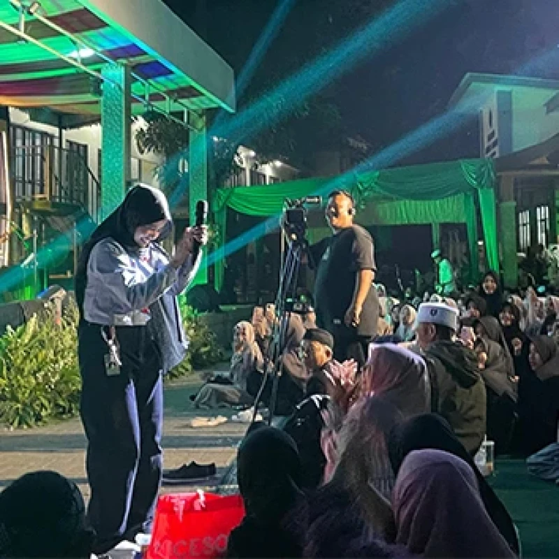 Penyanyi Hanin Dhiya Meriahkan Panggung Gembira di Tasyakur Kelulusan ...
