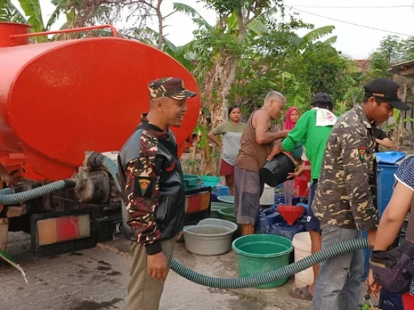 Sejumlah Desa Alami Kekeringan, Ansor Lasem Distribusikan Air Bersih